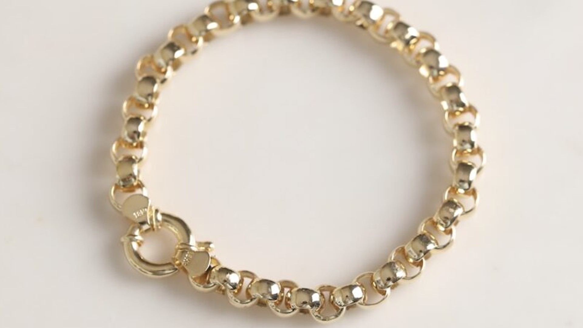 5 características de una pulsera de oro 18k - Joyería Diamanti