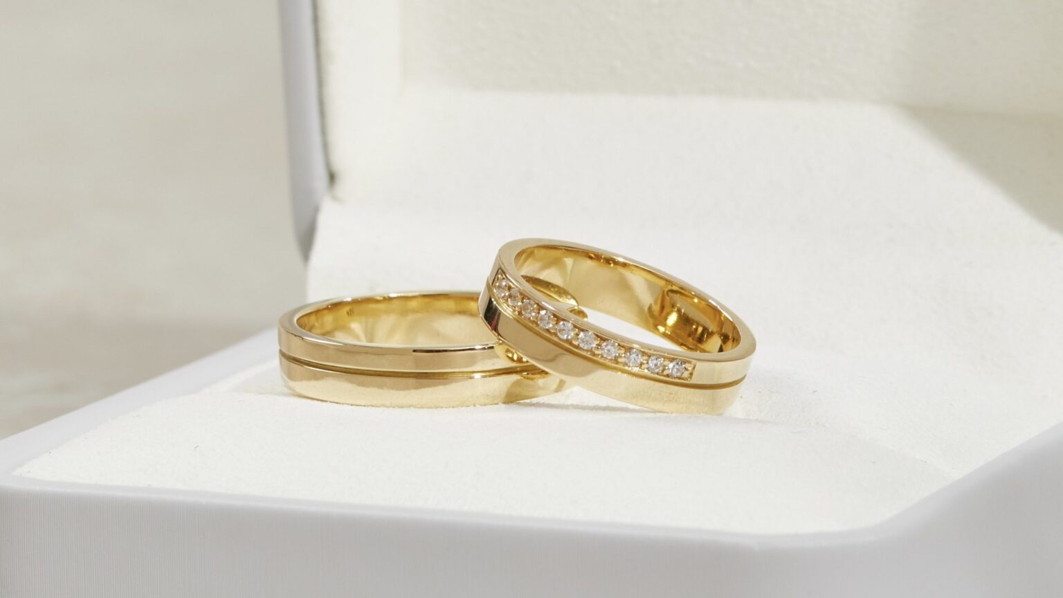 Modelo clásico de un anillo de matrimonio - Joyería Diamanti